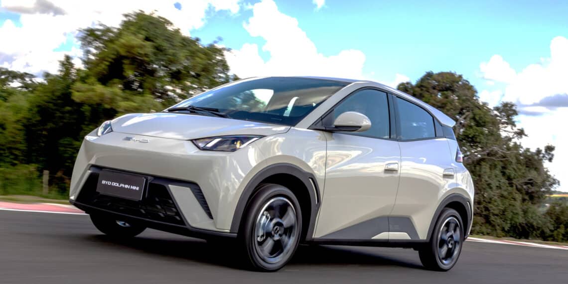BYD Dolphin Mini: carro elétrico compacto lançado no Brasil - Terra ...