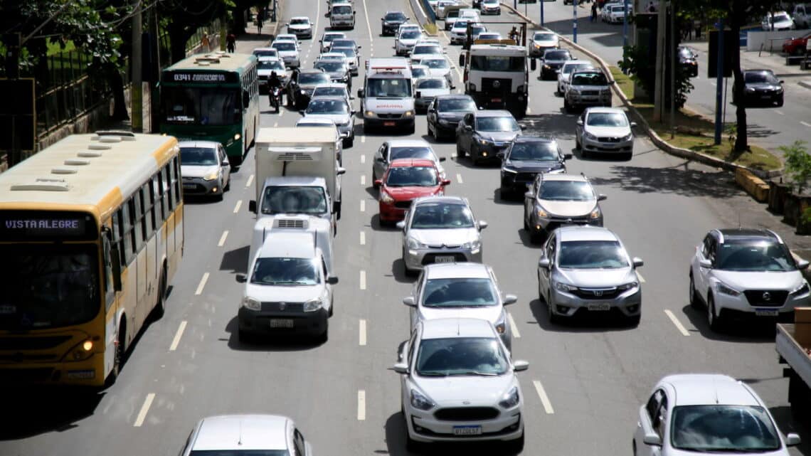 CTB rende multa de R$ 130 e 4 pontos na CNH para motoristas que andar ...