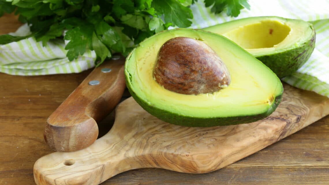 Os segredos da casca de abacate: o ‘ouro verde’ que você joga no lixo ...