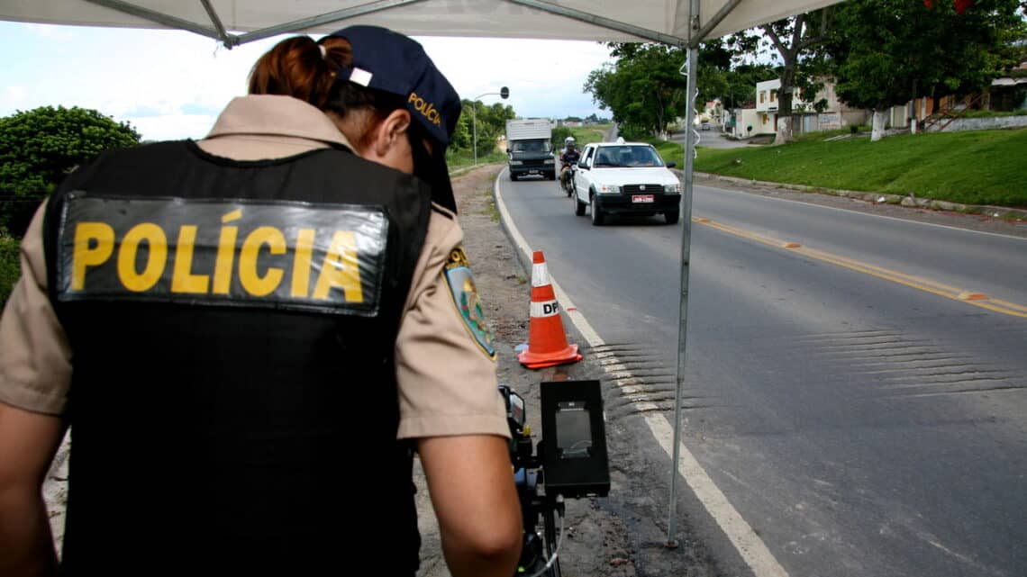 Blitz de trânsito: o que a polícia pode ou não exigir de você? - Terra ...