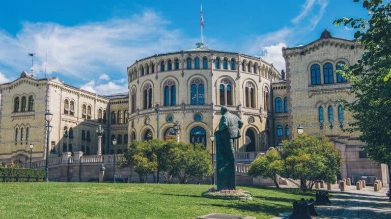 Cidade encanta turistas com arquitetura e vida tranquila - Terra Brasil ...