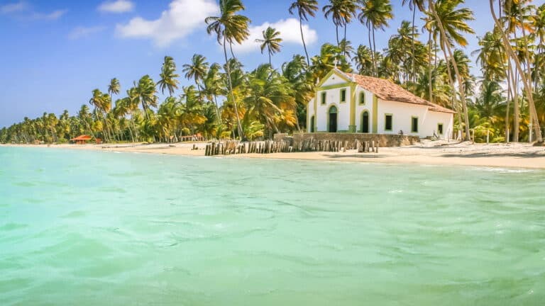 A praia mais bonita do Nordeste que está conquistando o mundo todo ...