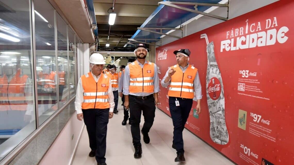 Esta fábrica da Coca-Cola no Brasil é a maior do mundo e produção anual ...